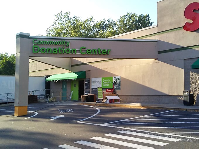 The circle of stuff begins here. Drop off yesterday's clutter and make room for tomorrow's treasures – it's retail therapy with a conscience.