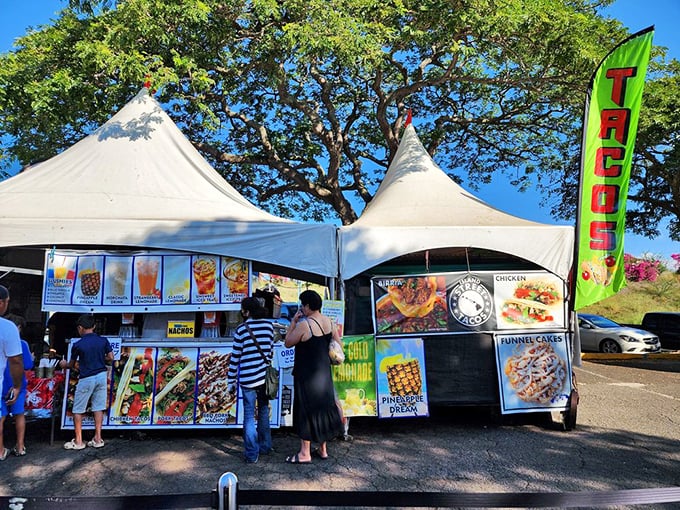 Fuel up for shopping adventures! These food stalls offer a United Nations of flavors. Your stomach is about to embark on its own island-hopping tour.