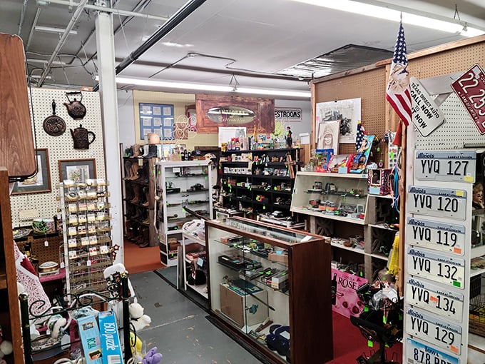 Welcome to the heart of Bart's! This snapshot captures the essence of flea market magic &ndash; a little bit of everything, waiting to be discovered.