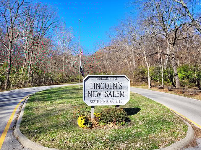 Lincoln's New Salem: Where history comes alive and you can walk in Honest Abe's footsteps. It's like time travel, but without the pesky paradoxes!