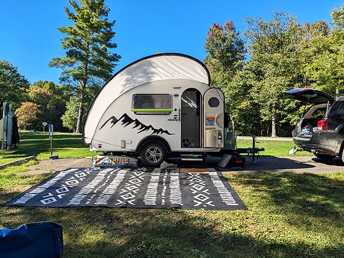 Compact camping cool: This mini camper proves good things come in small packages. It's the tiny house of the great outdoors!