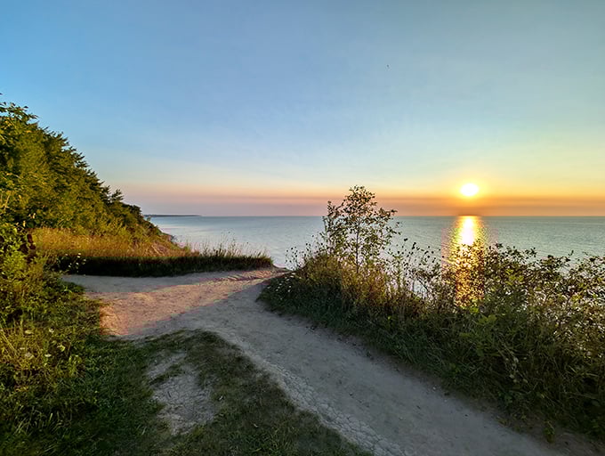 Sunset seekers, your treasure awaits! This golden hour view is Mother Nature's way of saying, "You're welcome."