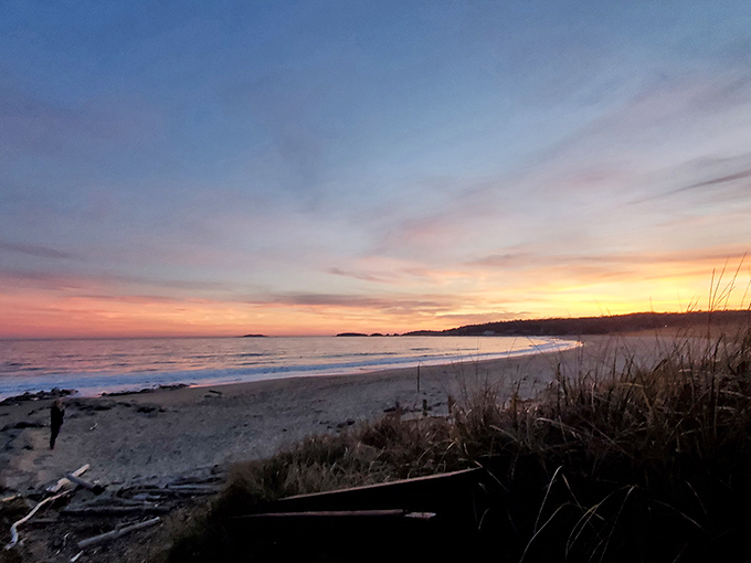 Mother Nature's own light show puts Vegas to shame. Sunsets like these make you wonder if Bob Ross is painting the sky.