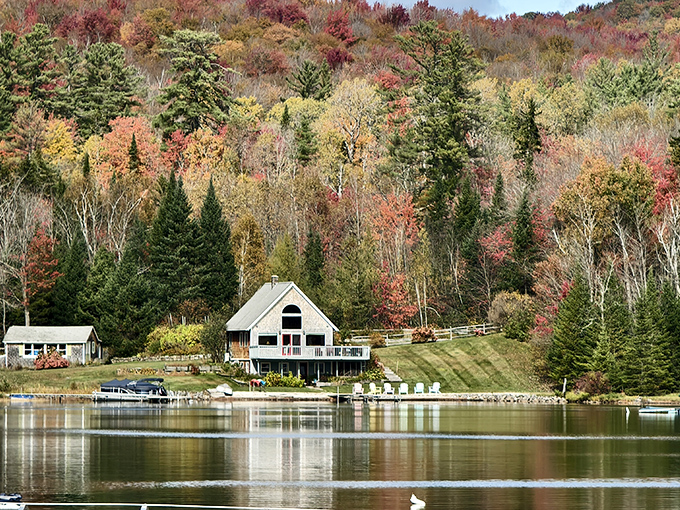 Gaze upon a lakeside retreat fit for a magazine cover. It's like someone took the coziest cabin and gave it a waterfront upgrade.
