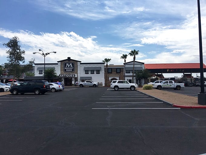 Parking's a breeze at this retro retreat. No need to circle like it's 1955 at the drive-in; there's room for everyone's wheels.