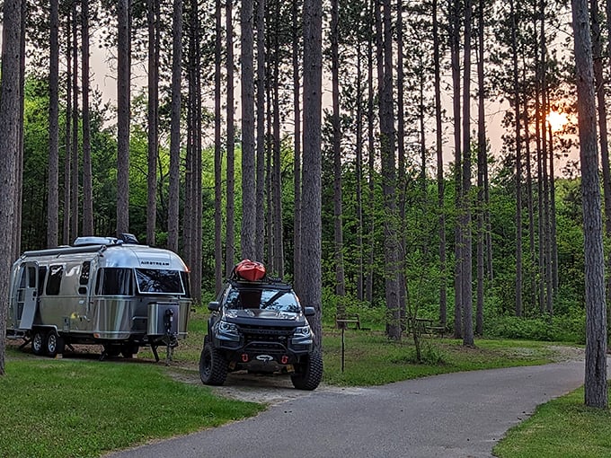 Camping goals: achieved. This cozy setup proves you can bring a bit of home comfort to the great outdoors.