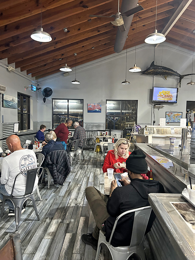 Happy diners, maritime decor, and seafood galore. It's like Cheers, but with more fish and fewer Boston accents.