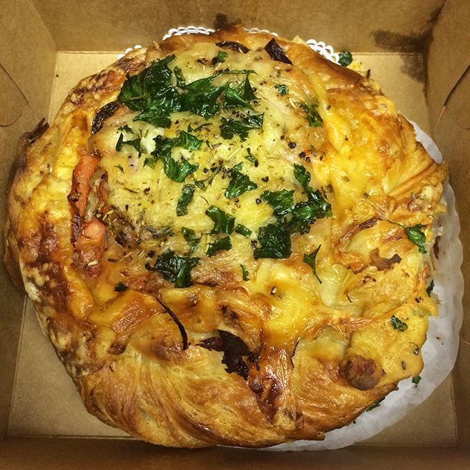 Part croissant, part pizza, all delicious. This ham and gruyere rose is what happens when French cuisine goes on vacation in Italy.