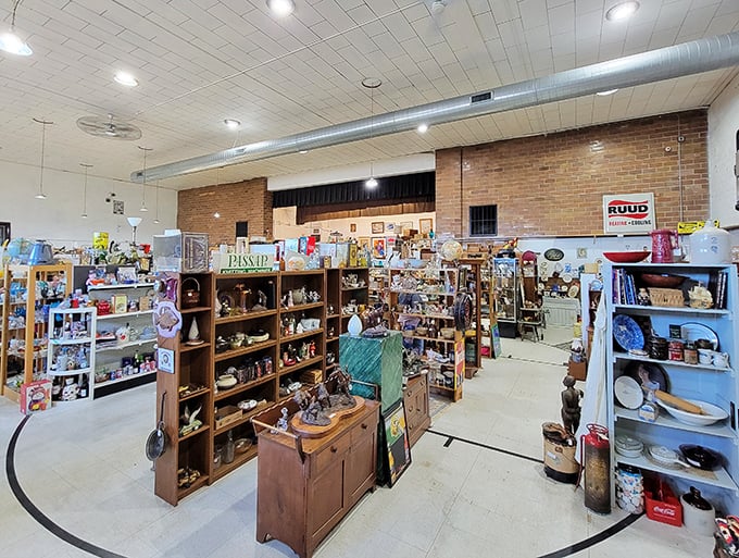 Welcome to the ultimate game of 'Antiques Tetris'! Navigate these narrow nooks and you might just unlock the high score of vintage victory.