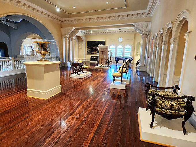 A room so opulent, it makes Versailles look like a starter home. Marie Antoinette would definitely approve of this cake-worthy decor.