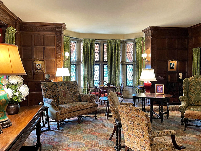 Curl up with a good book or plot world domination – this room is perfect for both. The Fords clearly believed in the power of a well-appointed nook.