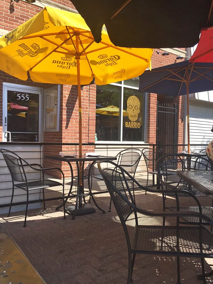 Outdoor seating that's perfect for people-watching and taco-inhaling. Multi-tasking at its finest, folks!