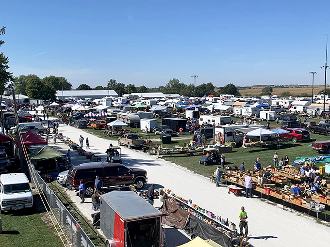 Field of dreams? More like field of deals! This vast expanse of vendors is where wallet-friendly wishes come true.