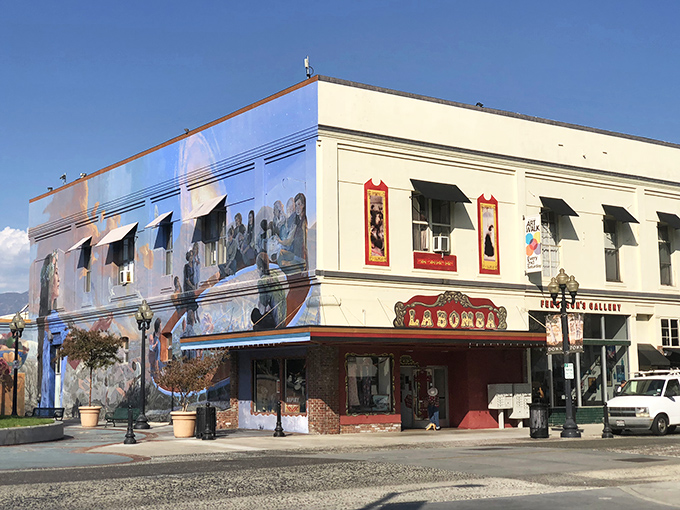 La Bomba Vintage: Where retro meets fabulous! Step inside and channel your inner Audrey Hepburn or James Dean. Just leave the method acting at the door.