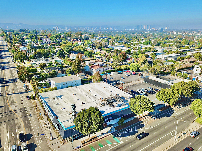 Bird's eye bliss! From up here, you can see how this bowling oasis fits perfectly into the laid-back Mar Vista landscape.
