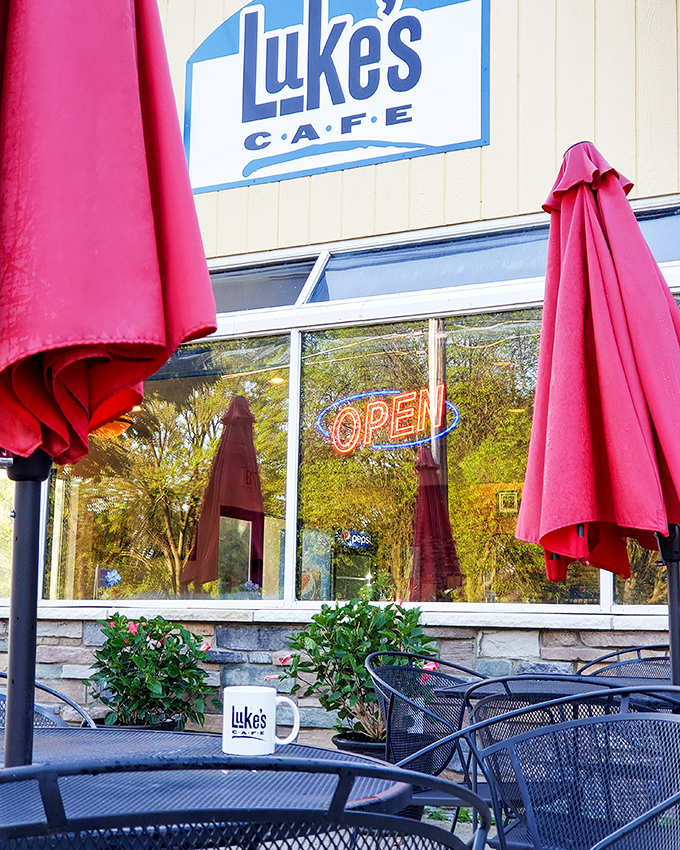 Al fresco feast! Luke's outdoor seating is perfect for soaking up some vitamin D with your vitamin B(reakfast). It's like a picnic, but with better food and less ants.