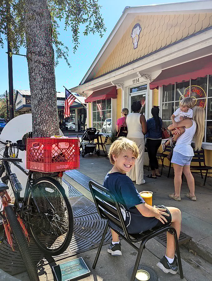 The perfect spot for people-watching and donut-munching! Outdoor seating at Tato-Nut is like front-row tickets to the sweetest show in town.