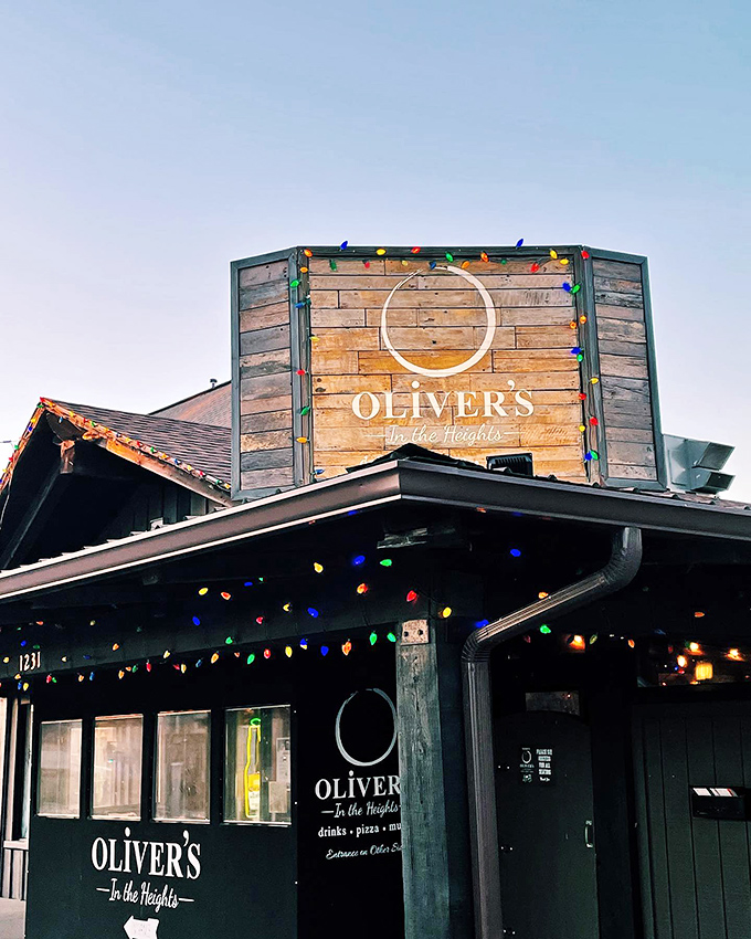 Night or day, Oliver's shines bright! Those twinkling lights are like a beacon for pizza lovers. Follow the glow to flavor town!