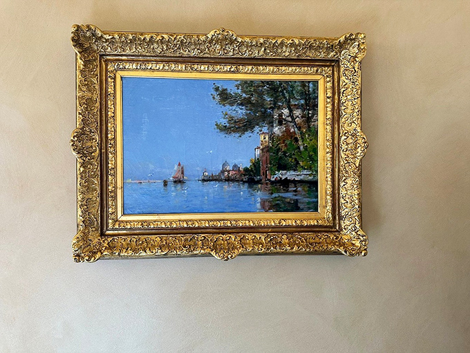 Who needs a window when you've got a view like this? It's as if Monet decided to paint Venice... in Florida.