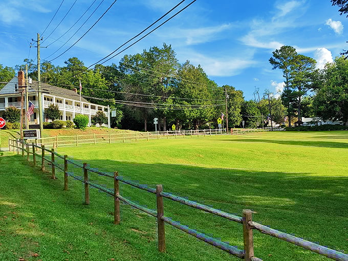 Green acres is the place to be. This pastoral scene is so idyllic, you half expect to see Norman Rockwell setting up his easel.