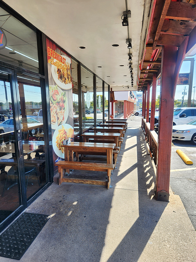 Sunshine and good eats &ndash; what more could you want? This patio is the perfect spot for people-watching and pancake-devouring.