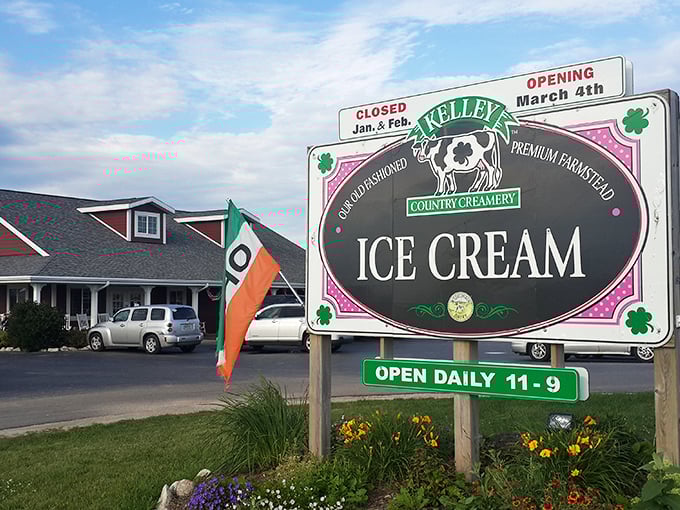The sign that launched a thousand road trips. It's not just an ice cream shop, it's a destination!