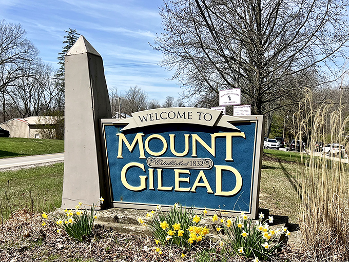 Small town, big welcome! Mt. Gilead's charming sign is like a warm hug from your favorite aunt, complete with cheerful daffodils.