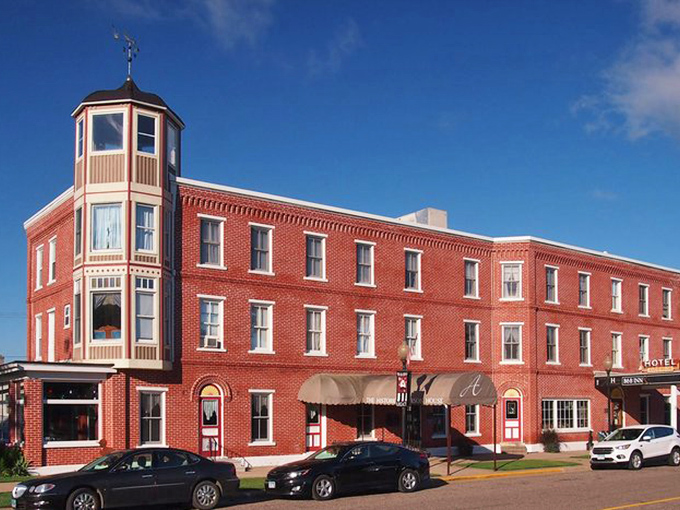 Time-travel made easy: Step into the Historic Anderson House Hotel and you might just hear the echoes of 19th-century gossip.