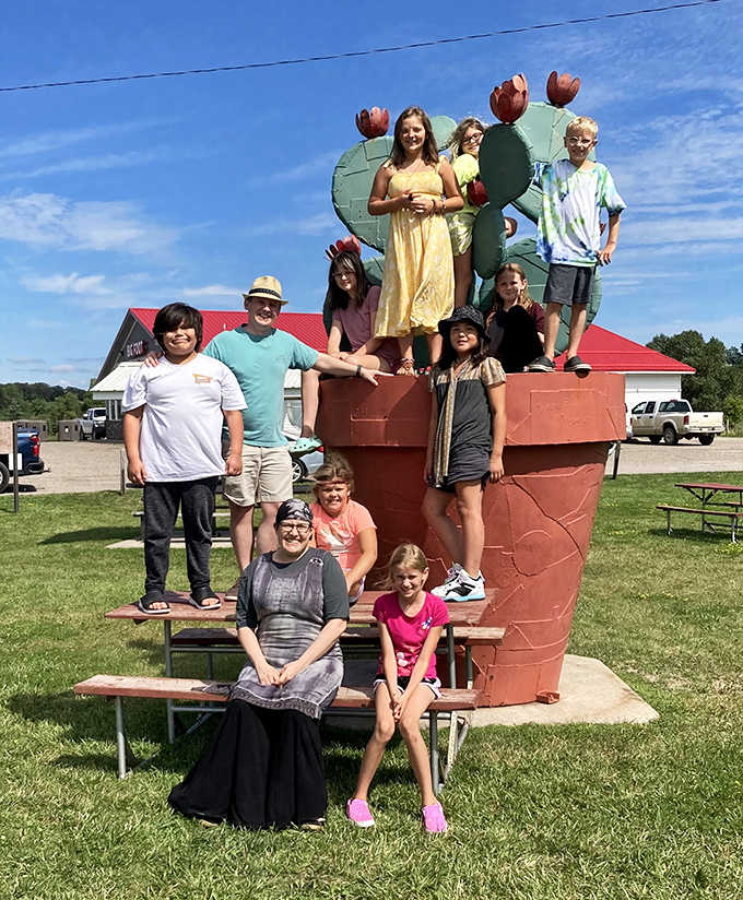 Family tree goals! This cactus creation brings new meaning to putting down roots and branching out together.