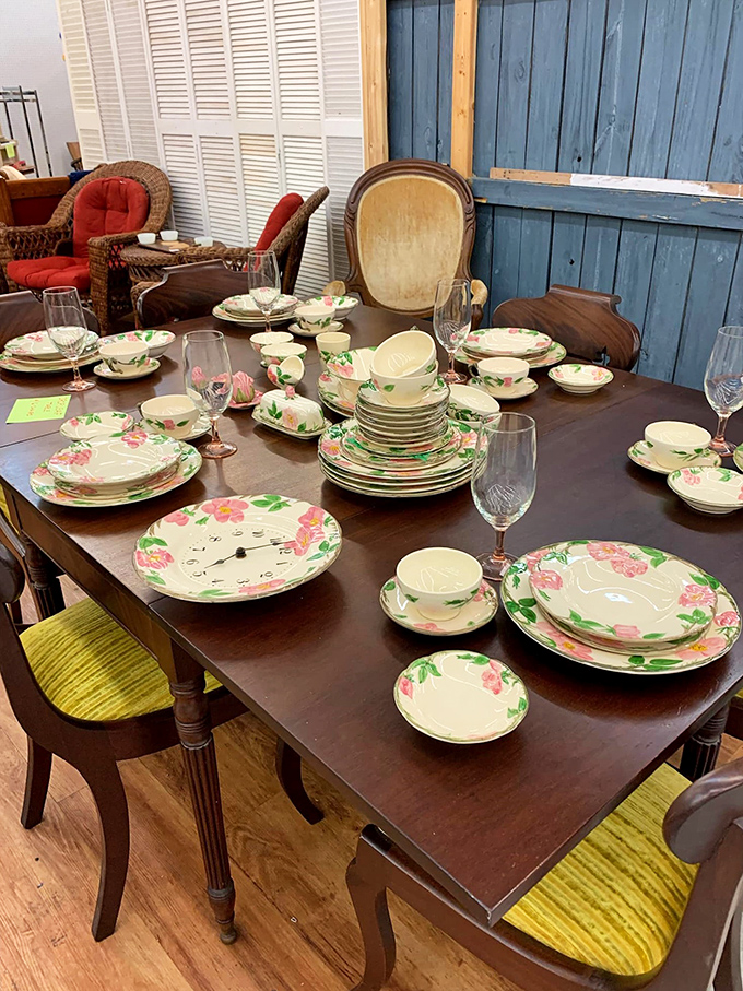 Dinner is served... with a side of time travel! This floral feast for the eyes is ready to bloom on your dining table.