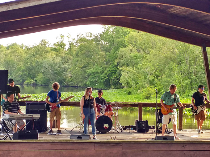 Rockin' on the river: Martinak's outdoor concerts &ndash; where the acoustics are au naturel and the mosh pit is a picnic blanket. Music to your ears and eyes!