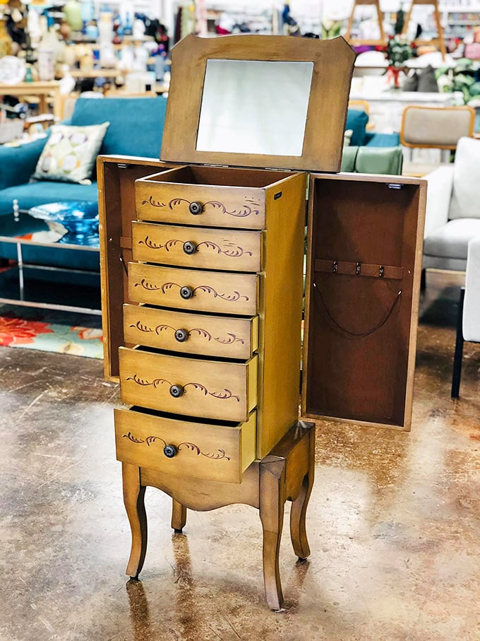Secret keeper extraordinaire! This jewelry chest is ready to guard your treasures&mdash;and maybe a few scandalous love letters.