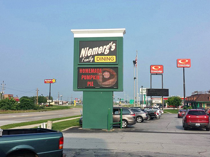 Even the parking lot screams "Welcome!" Homemade pumpkin pie? Now that's how you stop traffic, Niemerg's style.