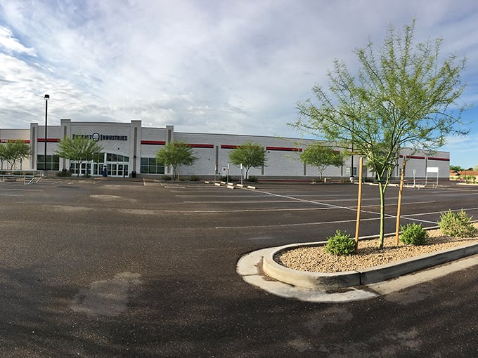 Parking lot or blank canvas? This spacious exterior is ready to host your car and your dreams of secondhand scores.