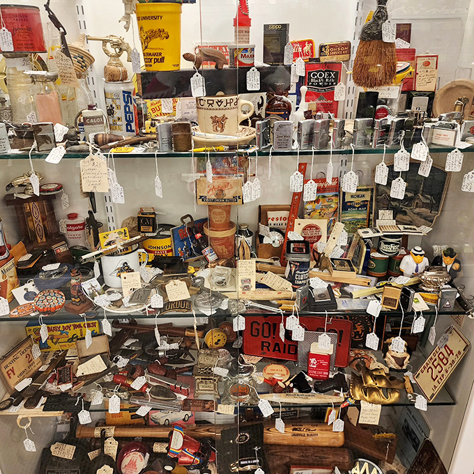 Retro gold mine alert! This collection of vintage goodies is where pop culture past meets present-day treasure hunting.