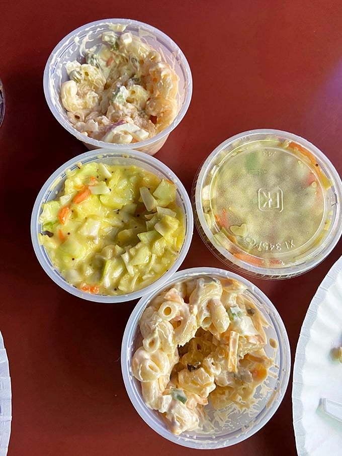 The supporting cast: Creamy coleslaw, tangy potato salad, and mac 'n' cheese that could make a southerner weep with joy.