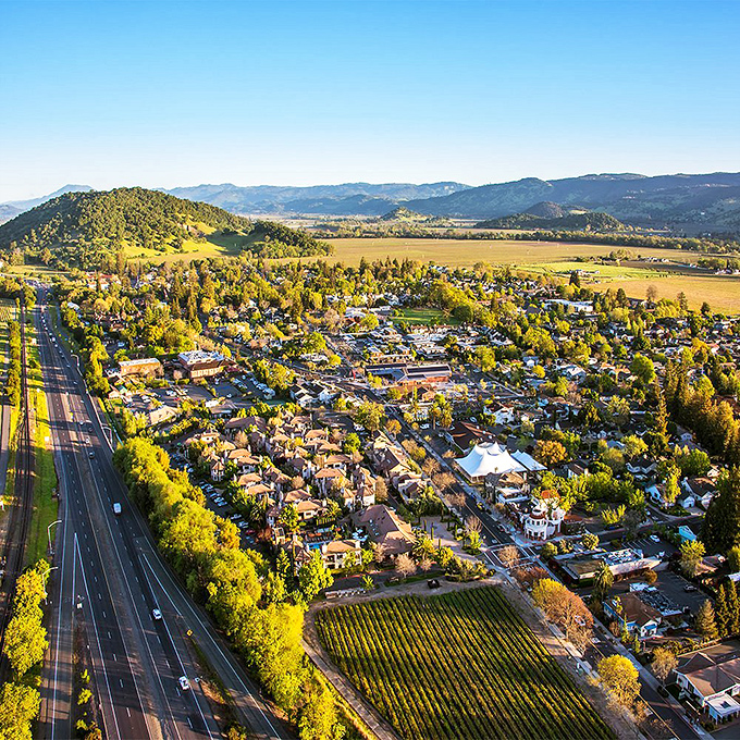 Yountville from above, take two: Where small-town charm meets big-time flavor. It's like someone shrunk Napa and added extra awesome sauce!