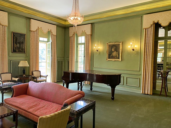 Piano, check. Chandelier, check. Feeling like you've stumbled onto a movie set? Double check!