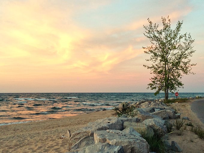 Sunset spectacular! Mother Nature's showing off again with a sky that looks like it was painted by a master artist. Time to sit back and enjoy the show!