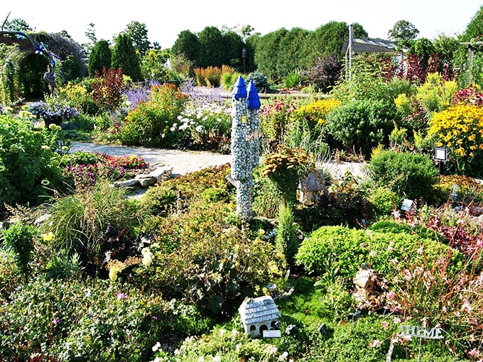 A bird's eye view of paradise! This colorful tapestry of flowers and foliage is like a living, breathing work of art. Move over, Monet!