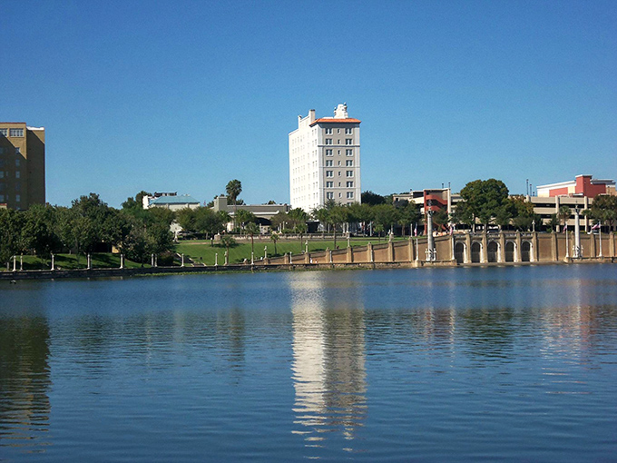 Lakeland: Mid-century modern meets swan-filled lakes. It's like The Incredibles retired to Pleasantville!