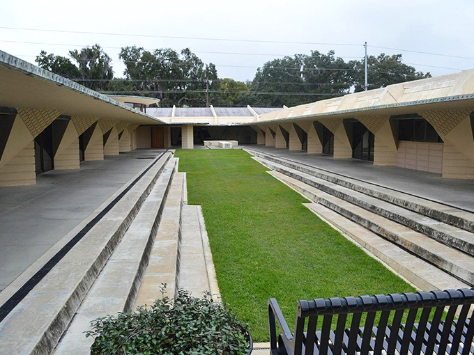 Lakeland's Lake Mirror: Art Deco promenade, swan boats, and Florida charm. It's a postcard come to life &ndash; sunscreen recommended!