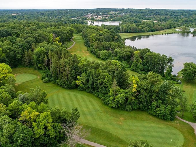 Milford's golfing paradise! Where pristine greens meet sparkling waters &ndash; even a triple bogey looks good here.