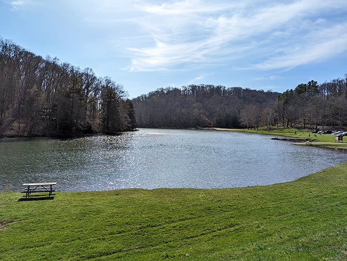Nature's mirror: Jefferson Lake reflects the sky like a landscape painter's dream come true. Who needs Instagram filters when you've got this view?