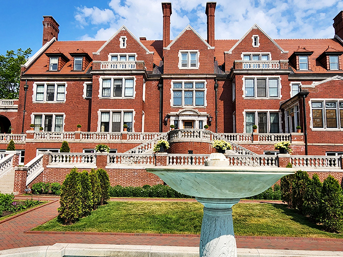 Glensheen Mansion: A red-brick time machine! This lakeside beauty could make Gatsby himself green with envy. Talk about a view to kill for!