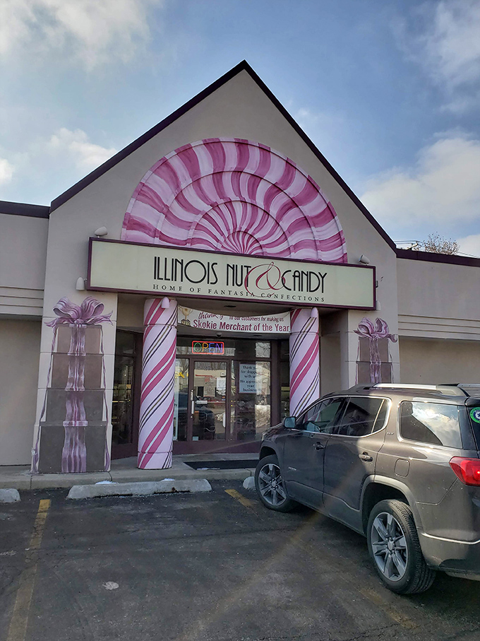 Willy Wonka, eat your heart out! This candy-striped wonderland is like stepping into a life-sized lollipop. Sweet dreams are made of this!