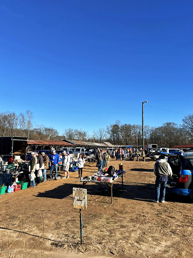 Treasure hunters unite! This flea market's sprawling expanse is like a real-life 'Indiana Jones' set, minus the booby traps.