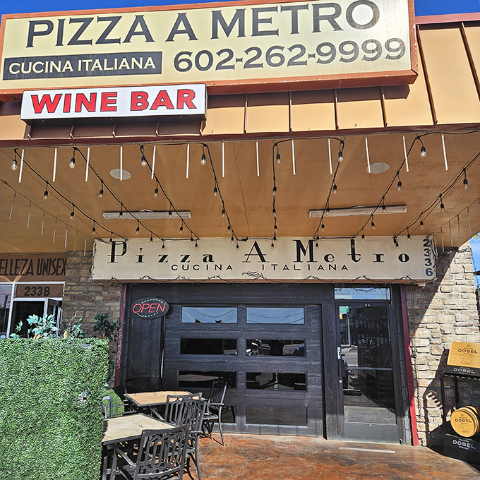 Pizza a Metro: Where meters matter more than miles! This Phoenix gem serves up pizzas longer than your average yoga mat.