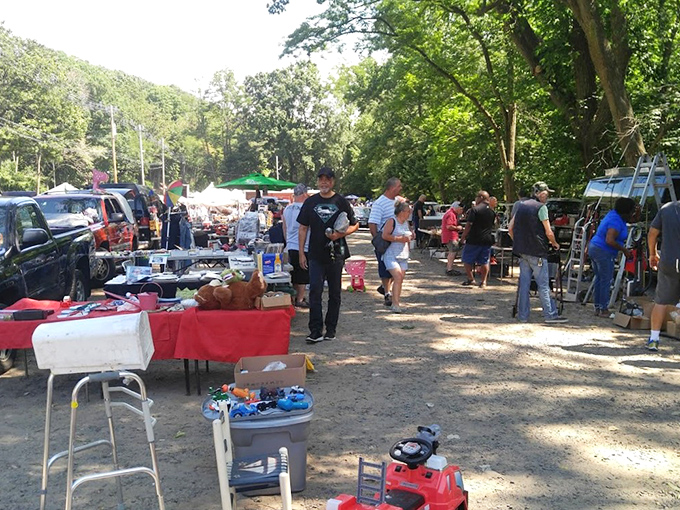 Step right up to Redwood's open-air extravaganza! It's like a carnival for your inner collector, minus the cotton candy (but don't quote me on that).