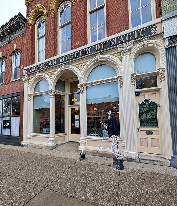 Hocus pocus, focus! This architectural gem houses more tricks up its sleeve than a magician's closet. Prepare to be enchanted!